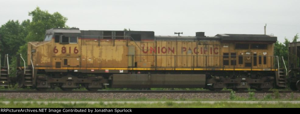 UP 6816, conductor's side